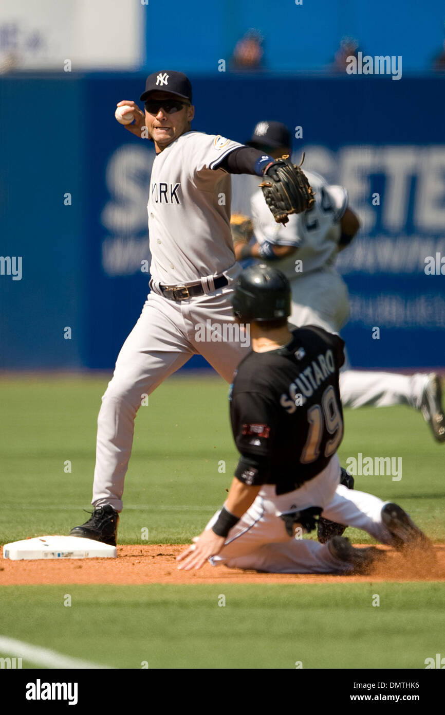 New York Yankees shortstop Derek Jeter #2 gets Toronto Blue Jays ...