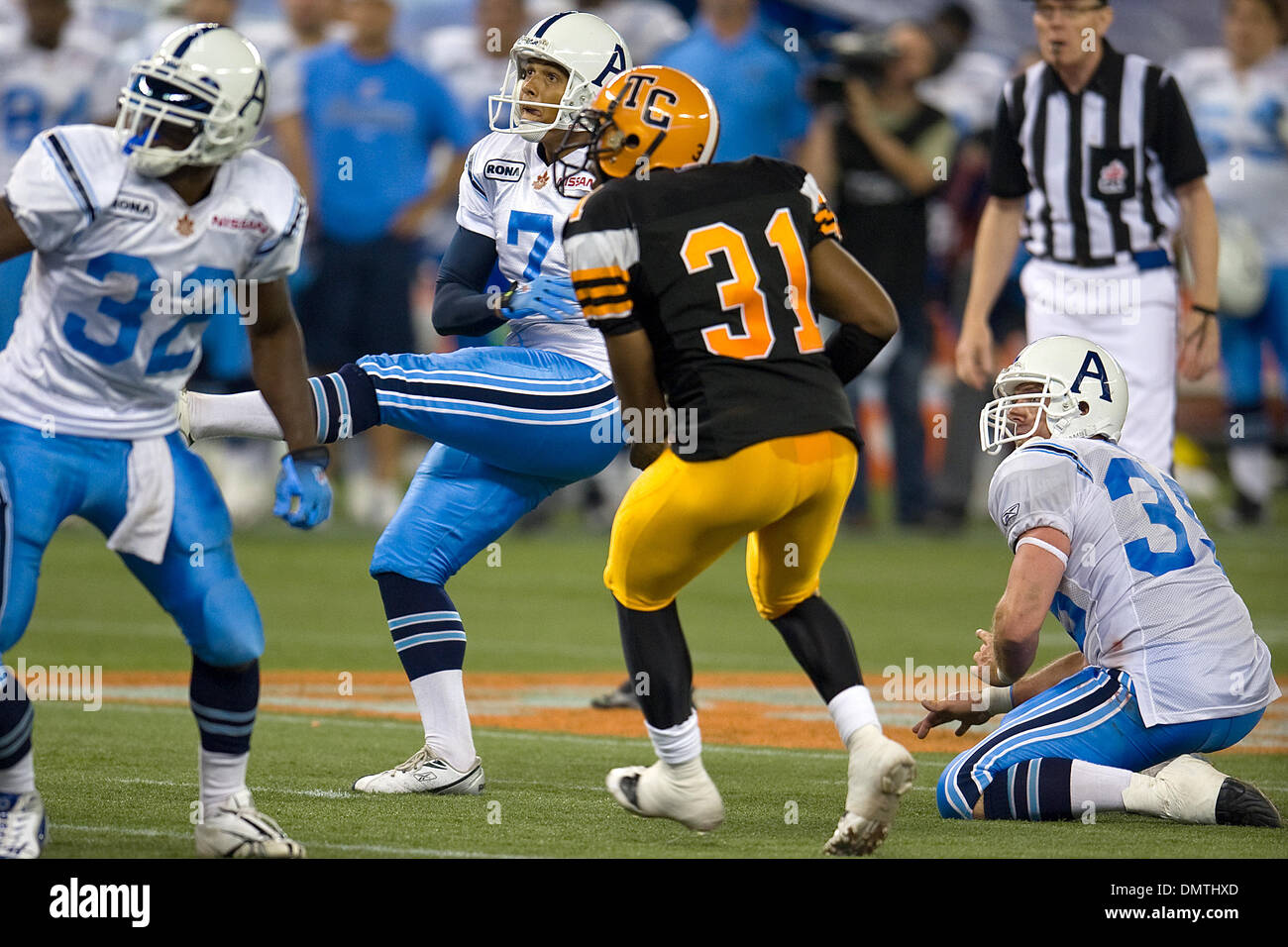 Toronto Argonauts kicker Justin Medlock #7 kicks the winning field goal ...