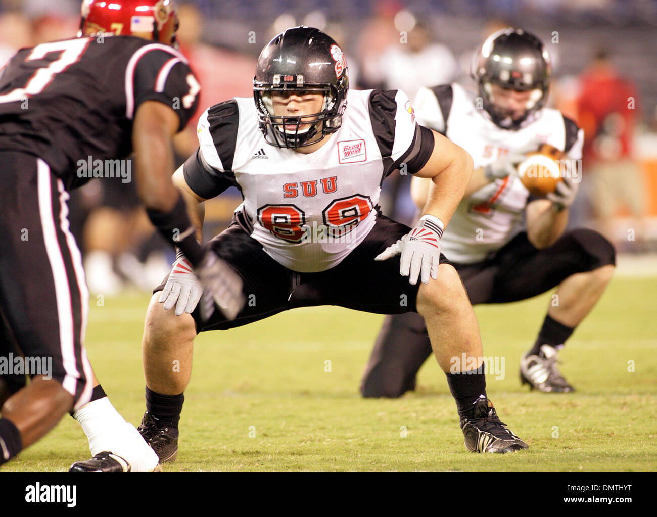 Southern Utah's Dylan Fox sets up against San Diego State during a FGA ...