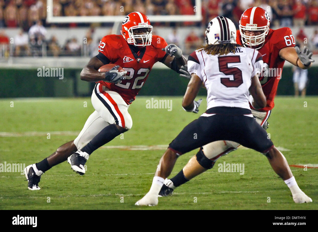 Georgia running back Richard Samuels (22) runs the ball in the game ...