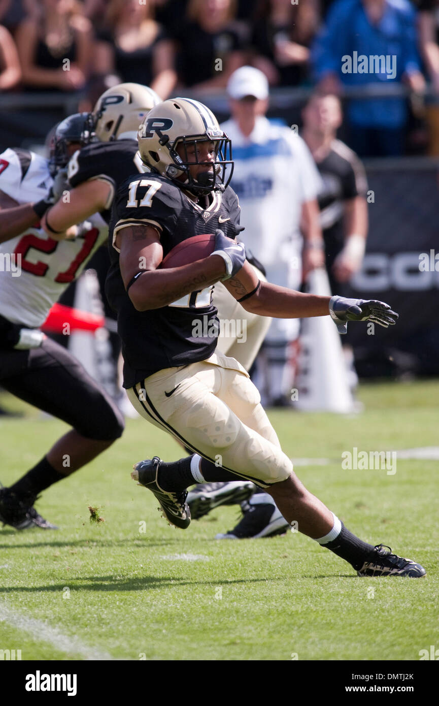 Northern Illinois Huskies vs Purdue Boilermakers .(17) Aaron Valentin ...