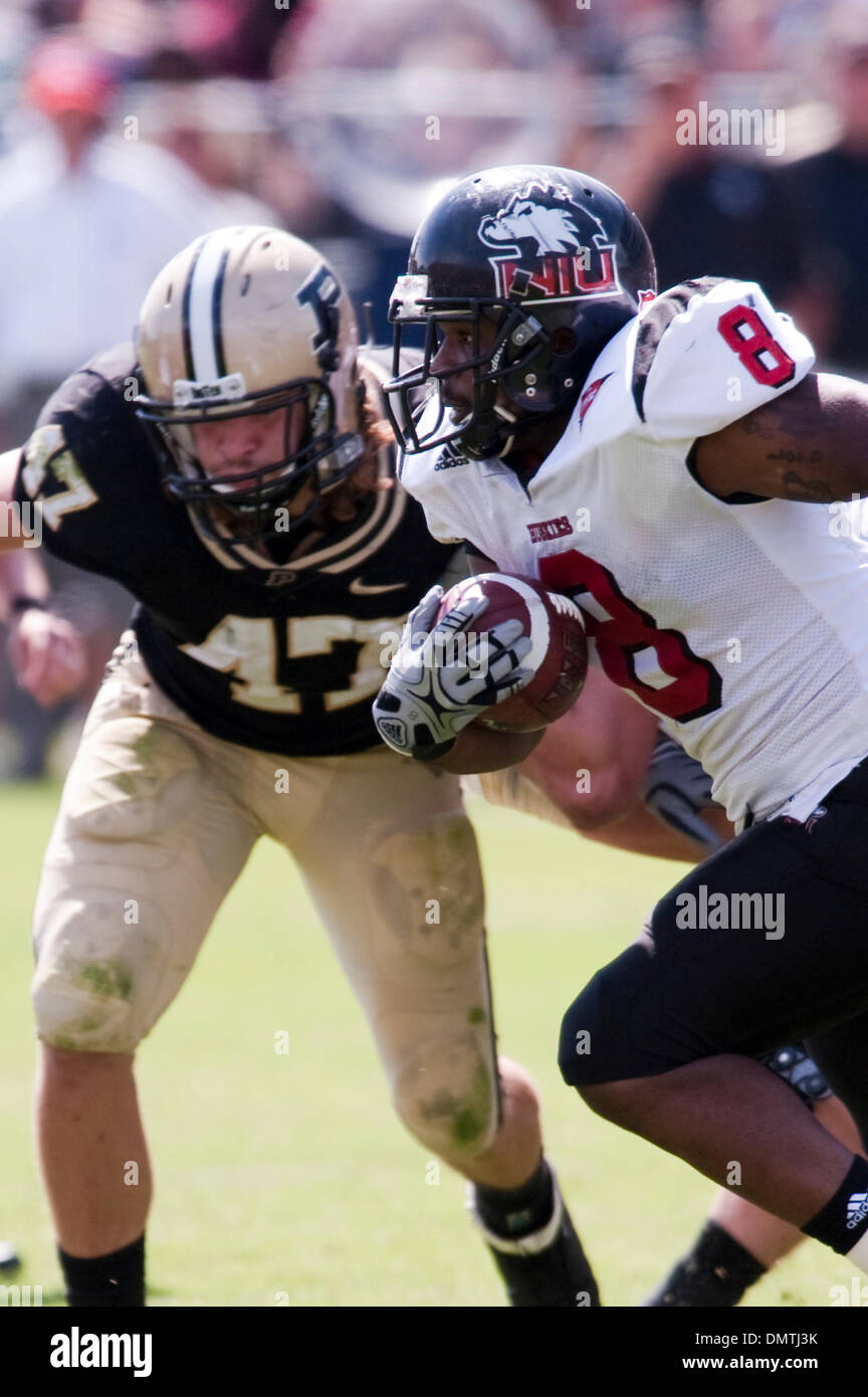 Northern Illinois Huskies vs Purdue Boilermakers .(8) Donald Smith with ...