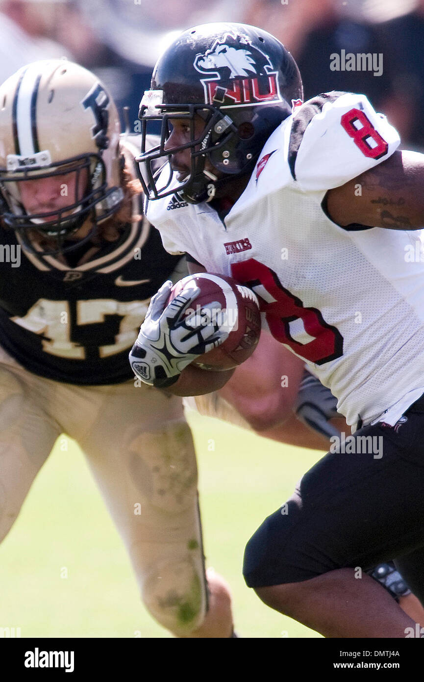 Northern Illinois Huskies vs Purdue Boilermakers .(8) Donald Smith with ...