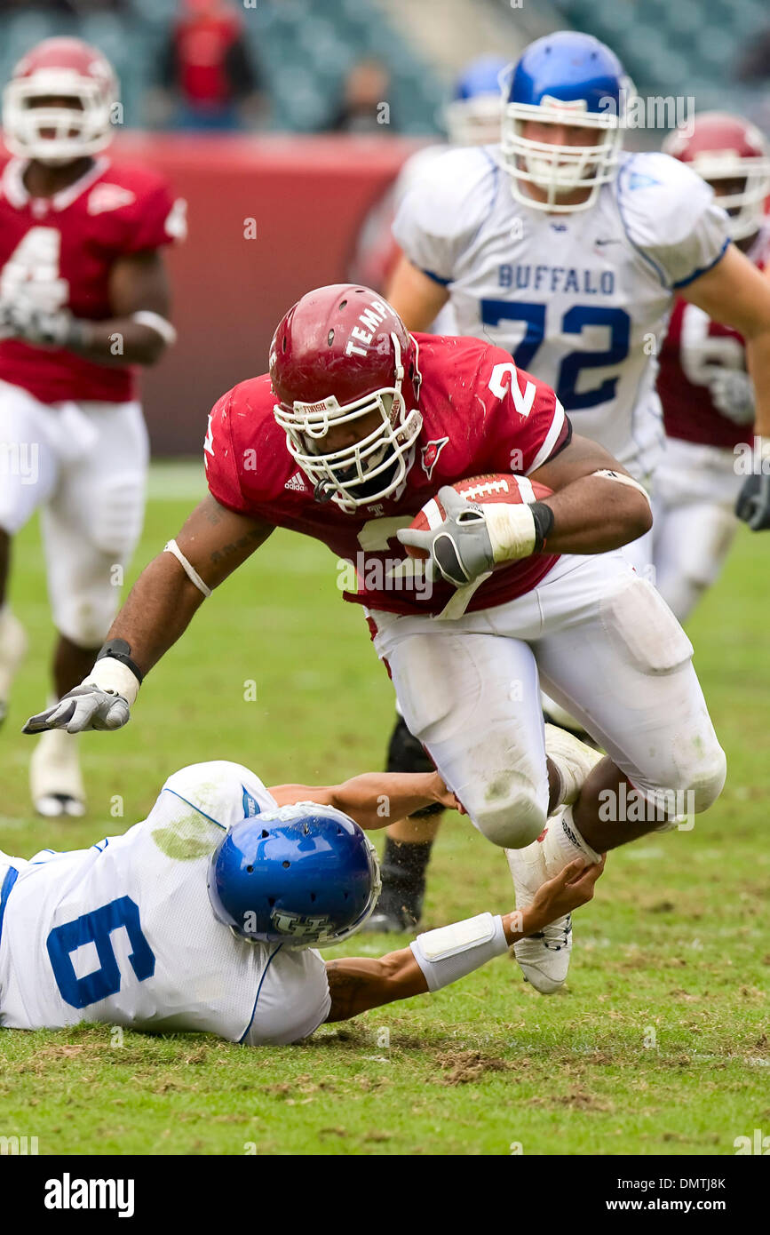 Temple Owls nose tackle Andre Neblett (2) gets tripped up by Buffalo ...