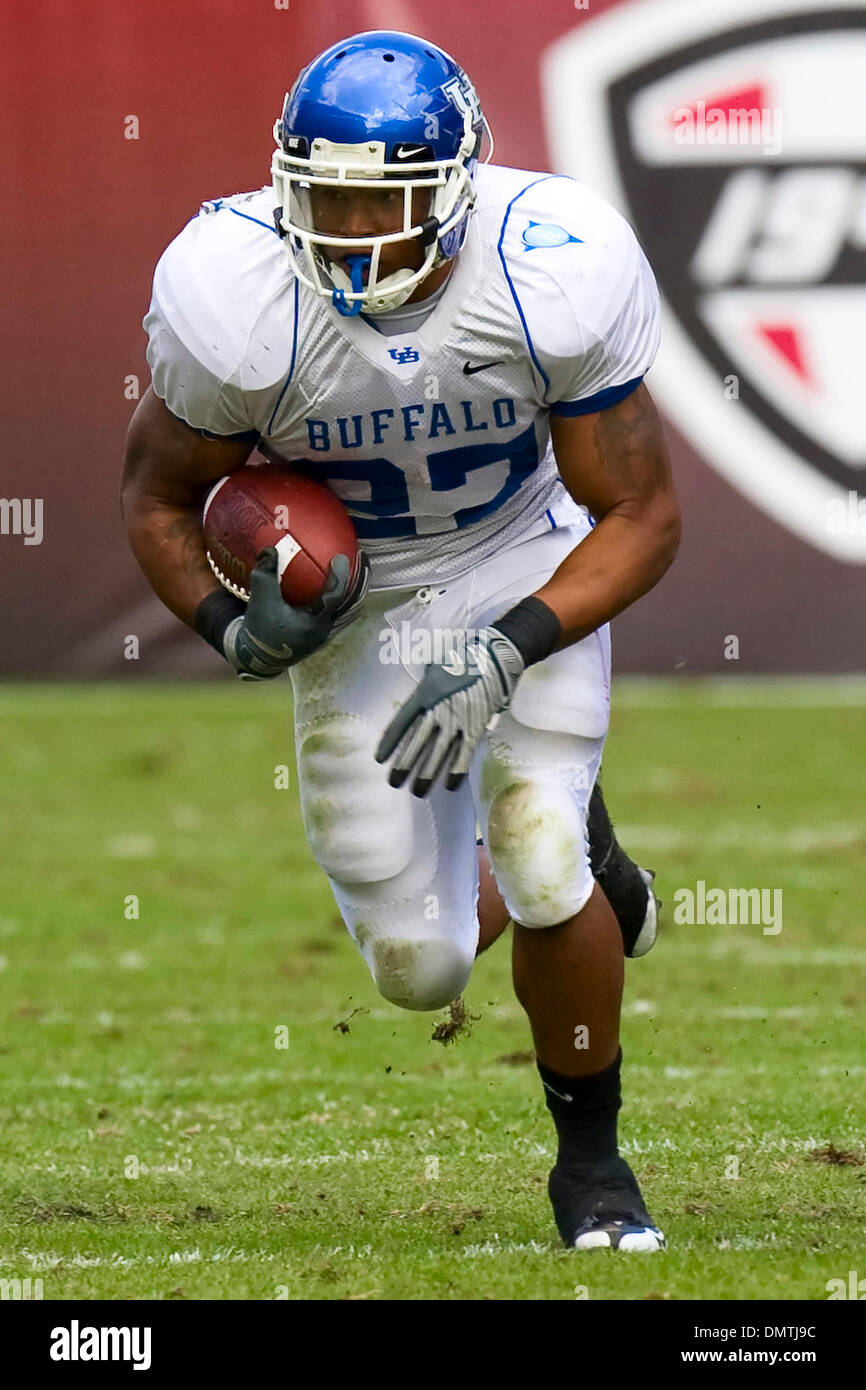 Buffalo Bulls running back Brandon Thermilus (27) running with the ball ...