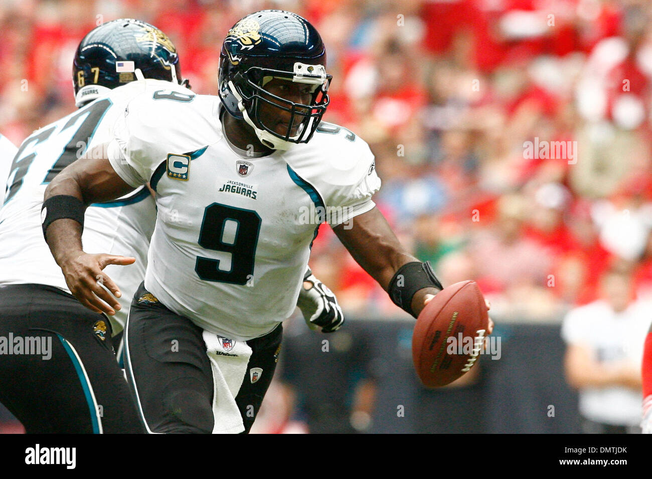 David Garrard (#9) of the Jacksonville Jaguars hands the ball for a run ...