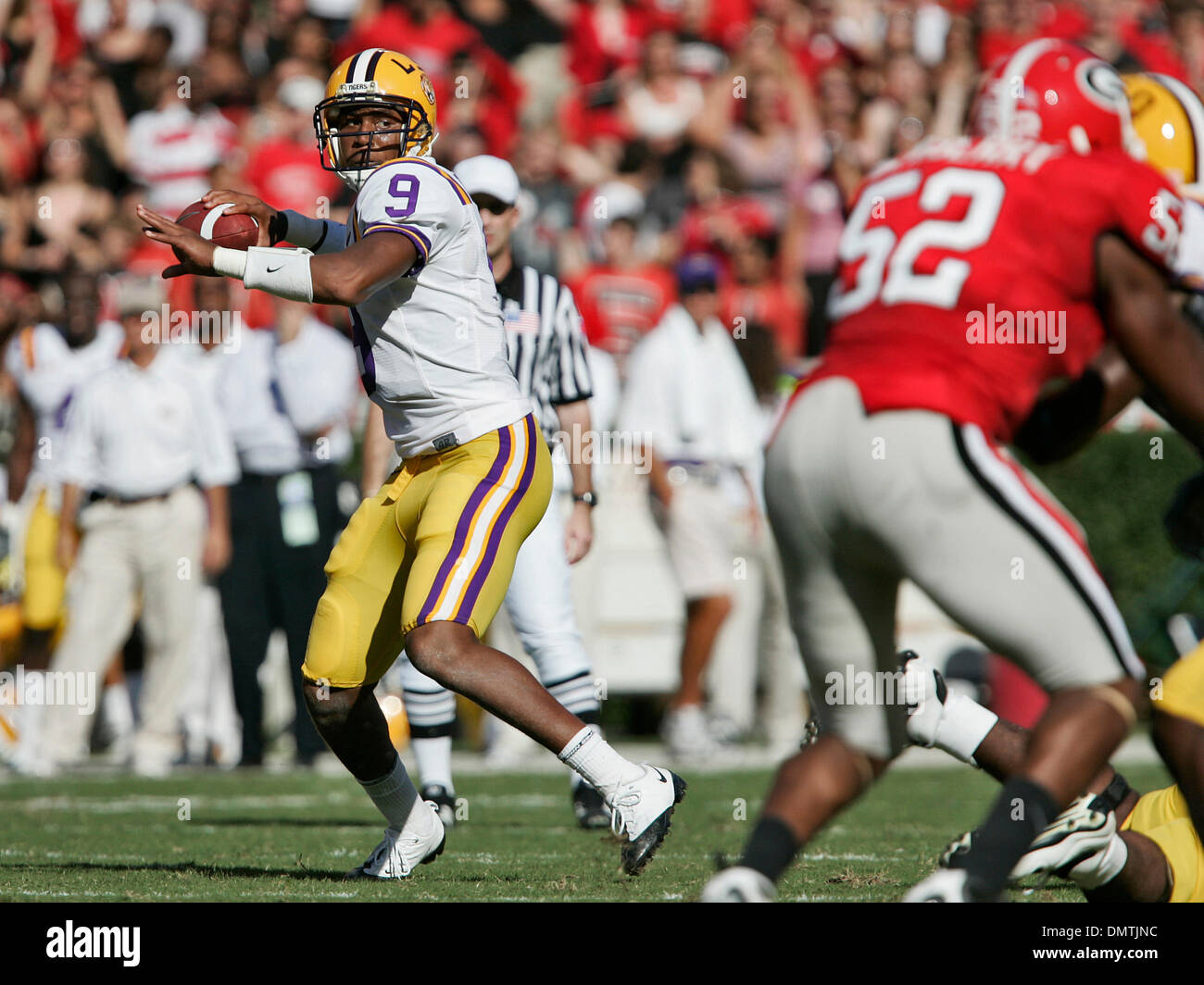 LSU quarterback Jordan Jefferson (9) drops back to throw a pass in the ...