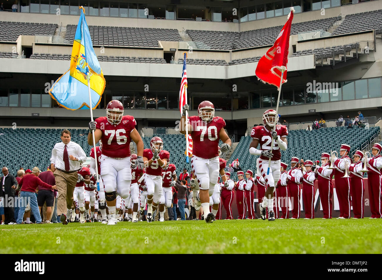 Temple Owls heading out of the locker room with offensive guard Steve ...
