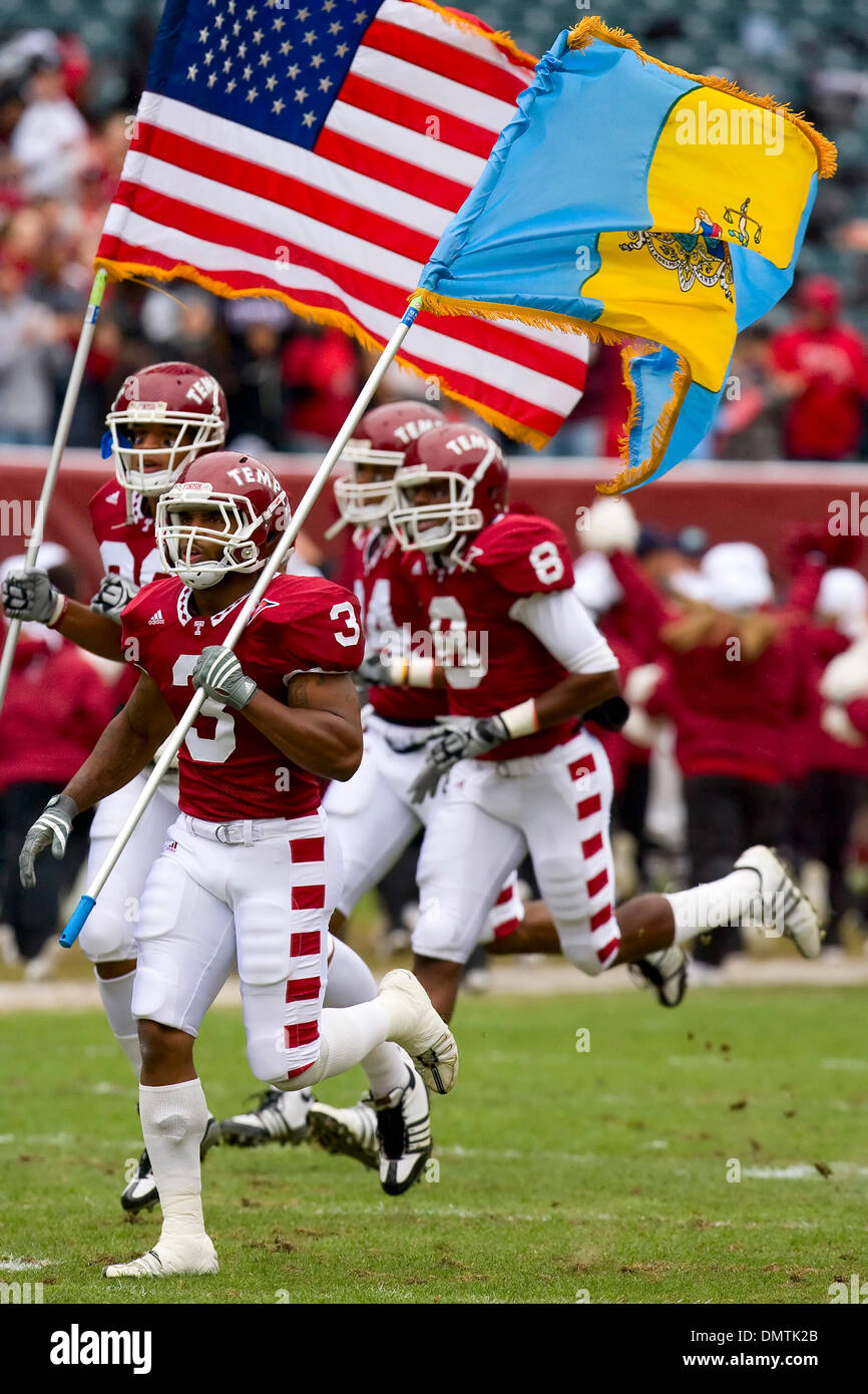 Temple Owls running back Lamar McPherson (3) bring out the Philadelphia ...