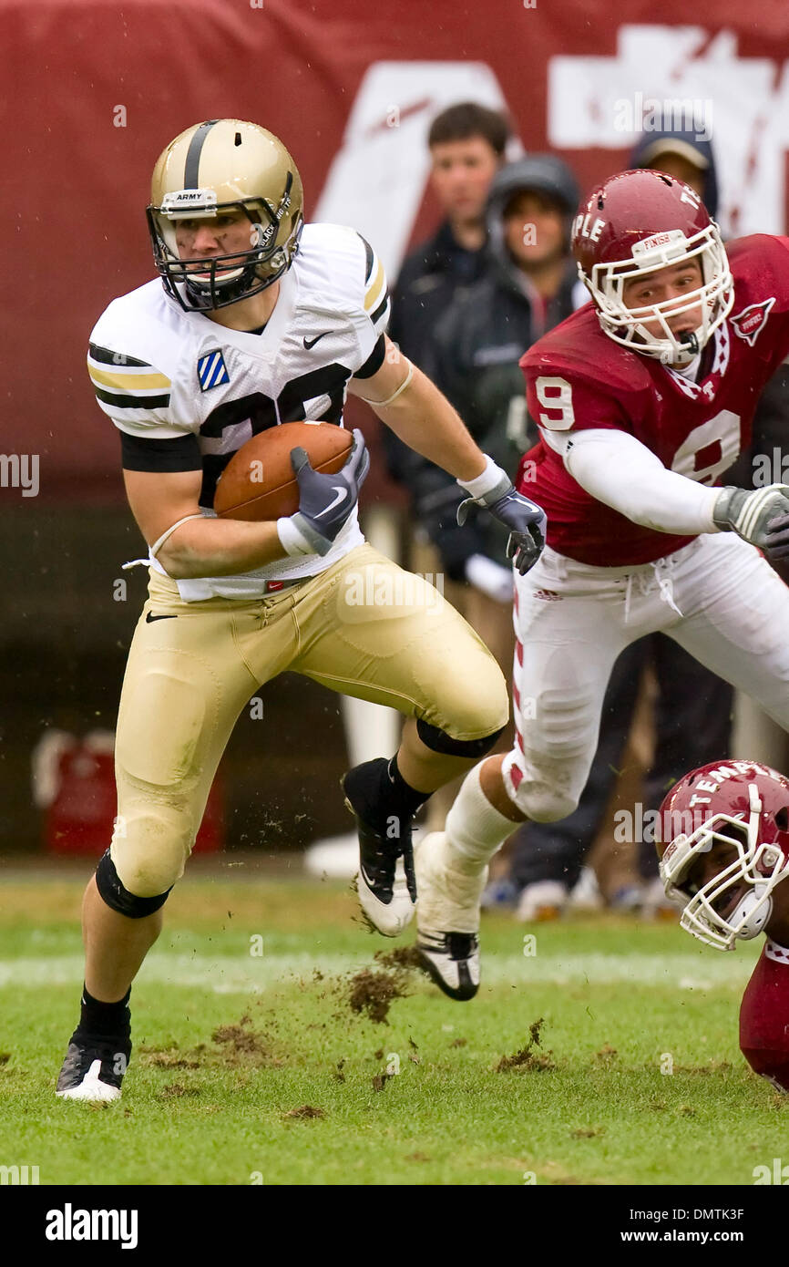 Army Black Knights running back George Fletcher (28) returning the kick ...