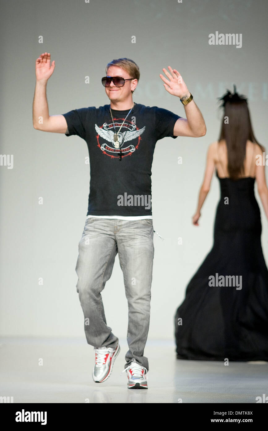 Jason Meyers unveils his line of clothing at the LG Fashion show in ...