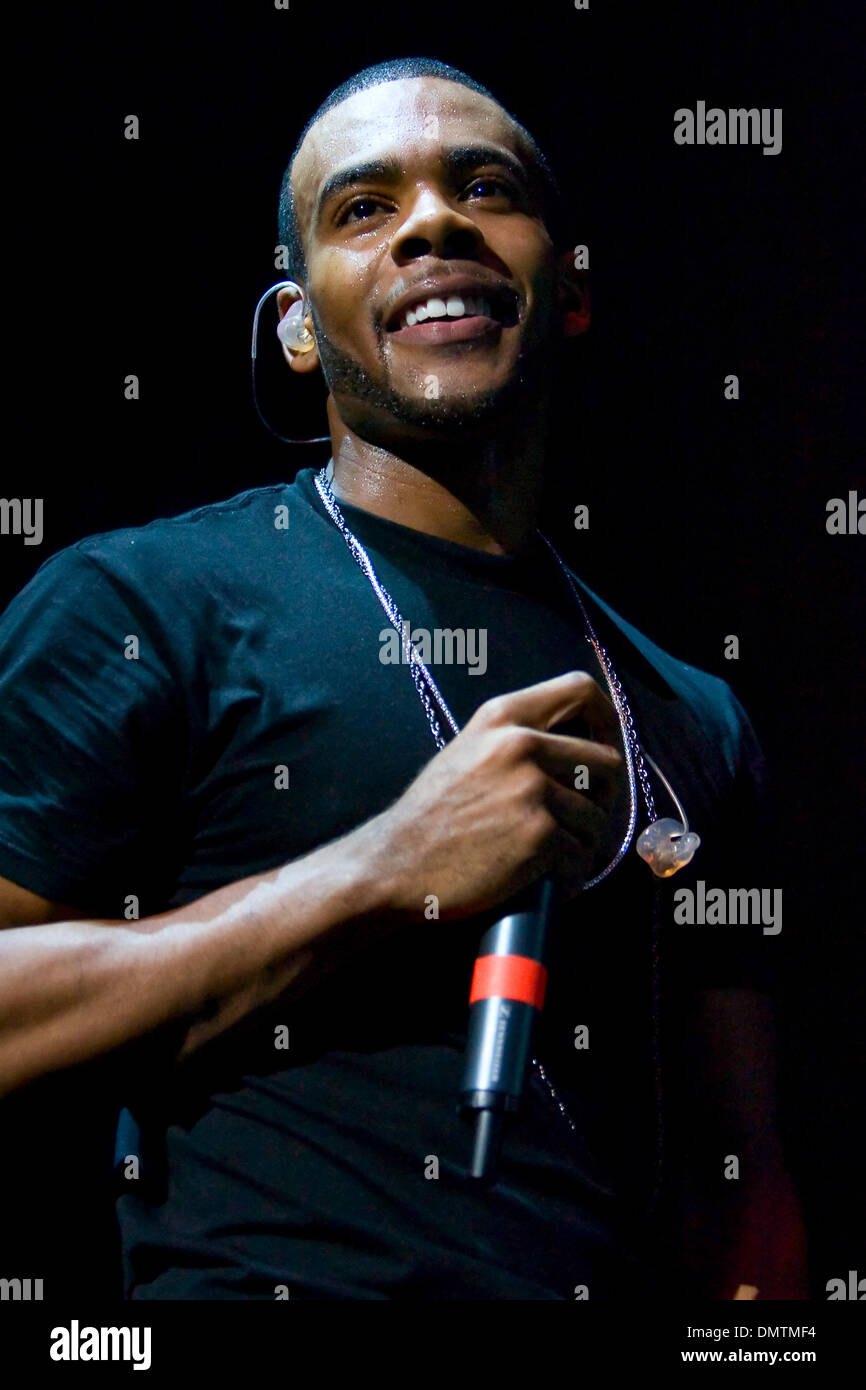 Mario performing onstage during POWERHOUSE 2009 ft. Jay-Z with Keri ...