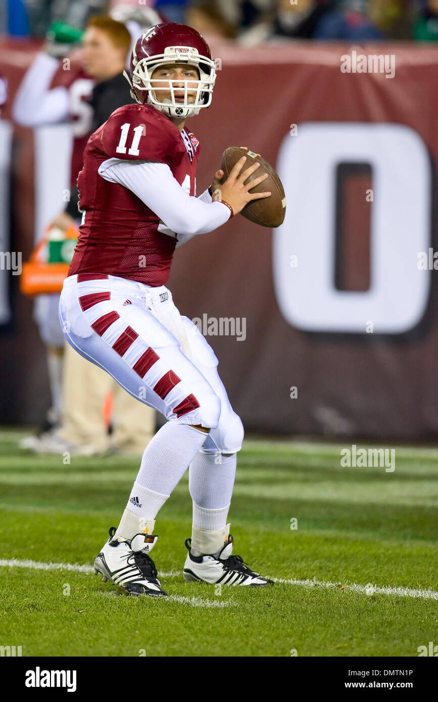 Temple Owls quarterback Chris Coyer (11) looking to throw a pass during ...