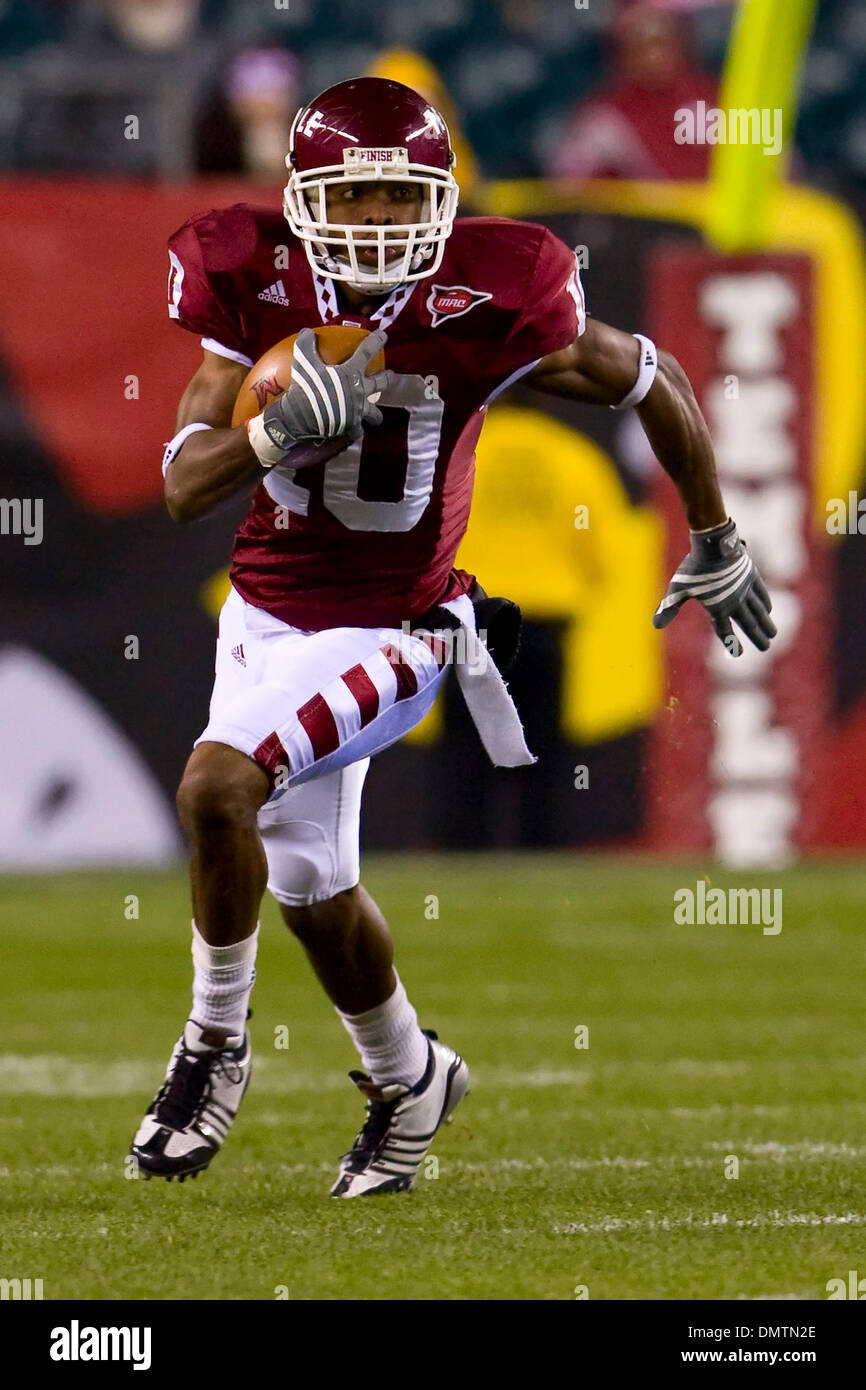 Temple owls football hi-res stock photography and images - Alamy