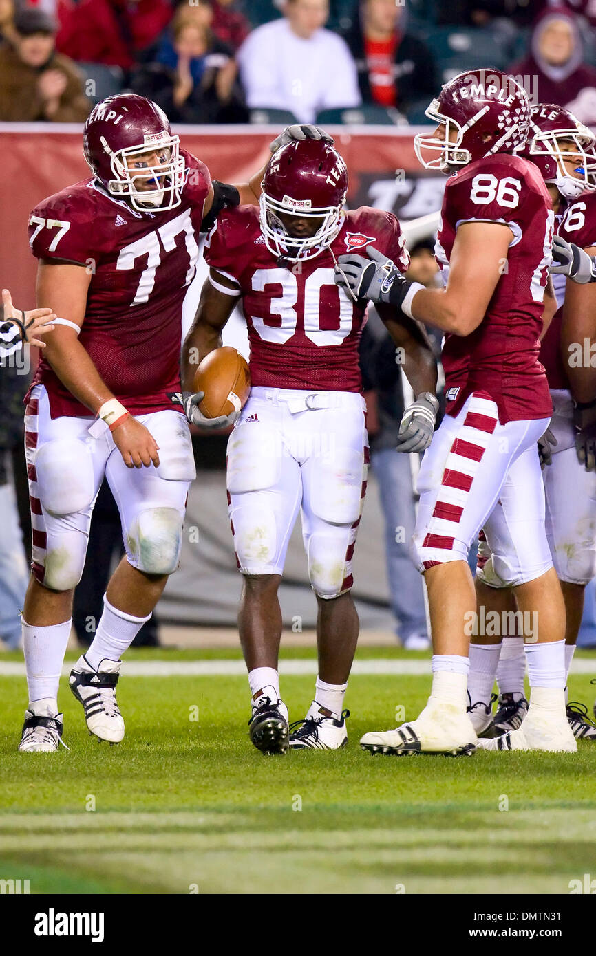 Temple Owls running back Bernard Pierce (30) celebrating his touchdown ...