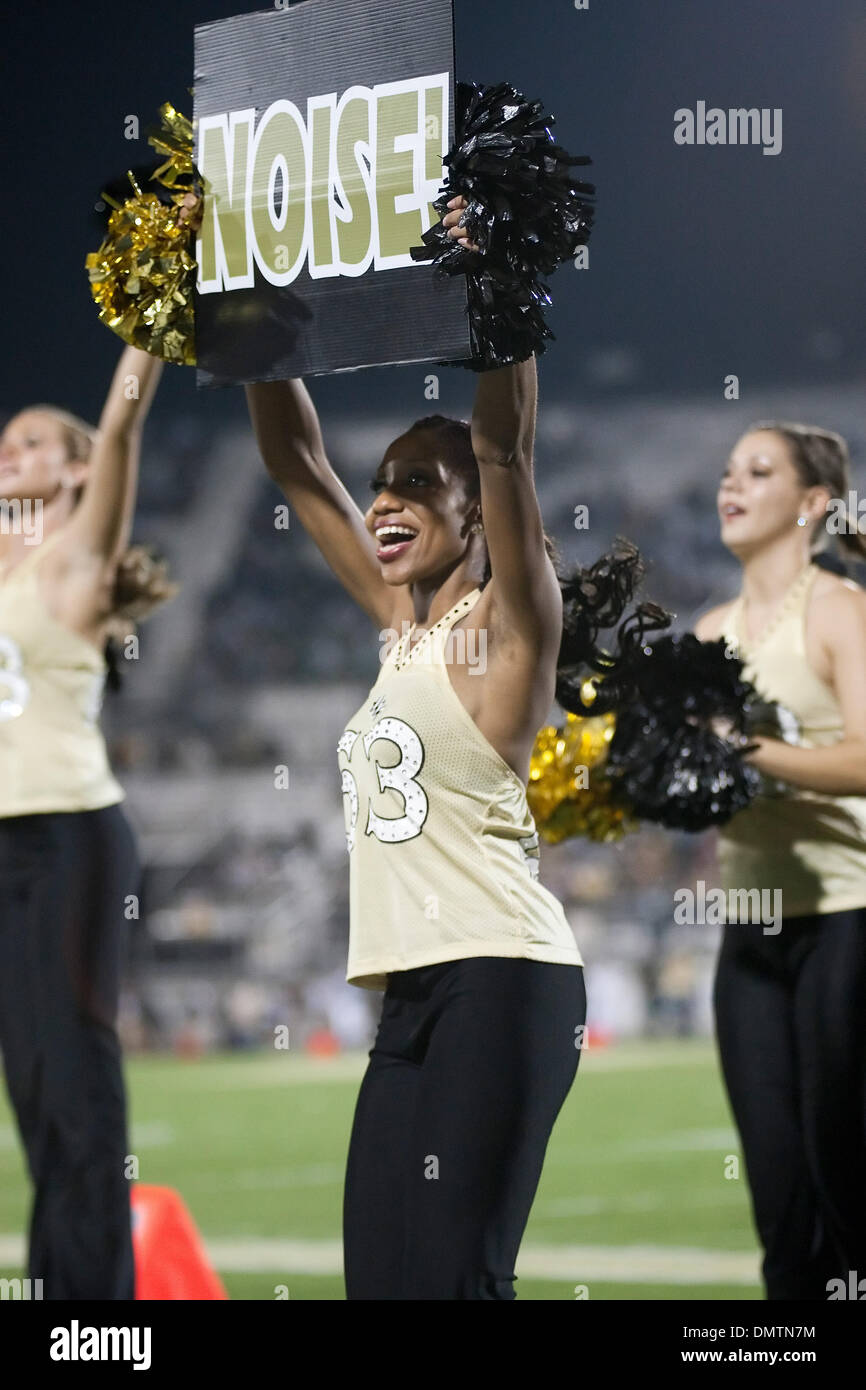 UCF Knights cheerleaders and the Marshall Thundering Herd in this ...