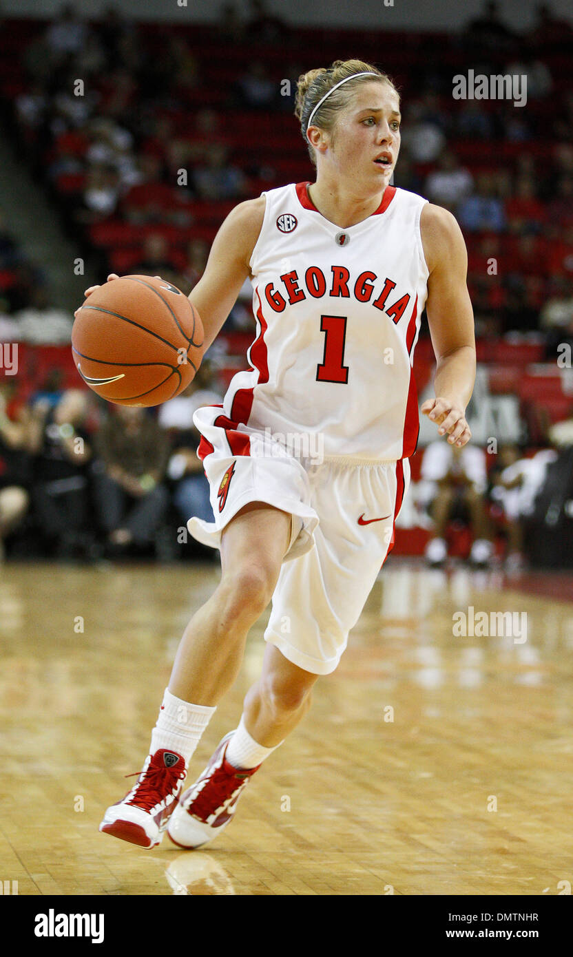 Georgia guard Ashley Houts (1) dribbles the ball in the game against ...