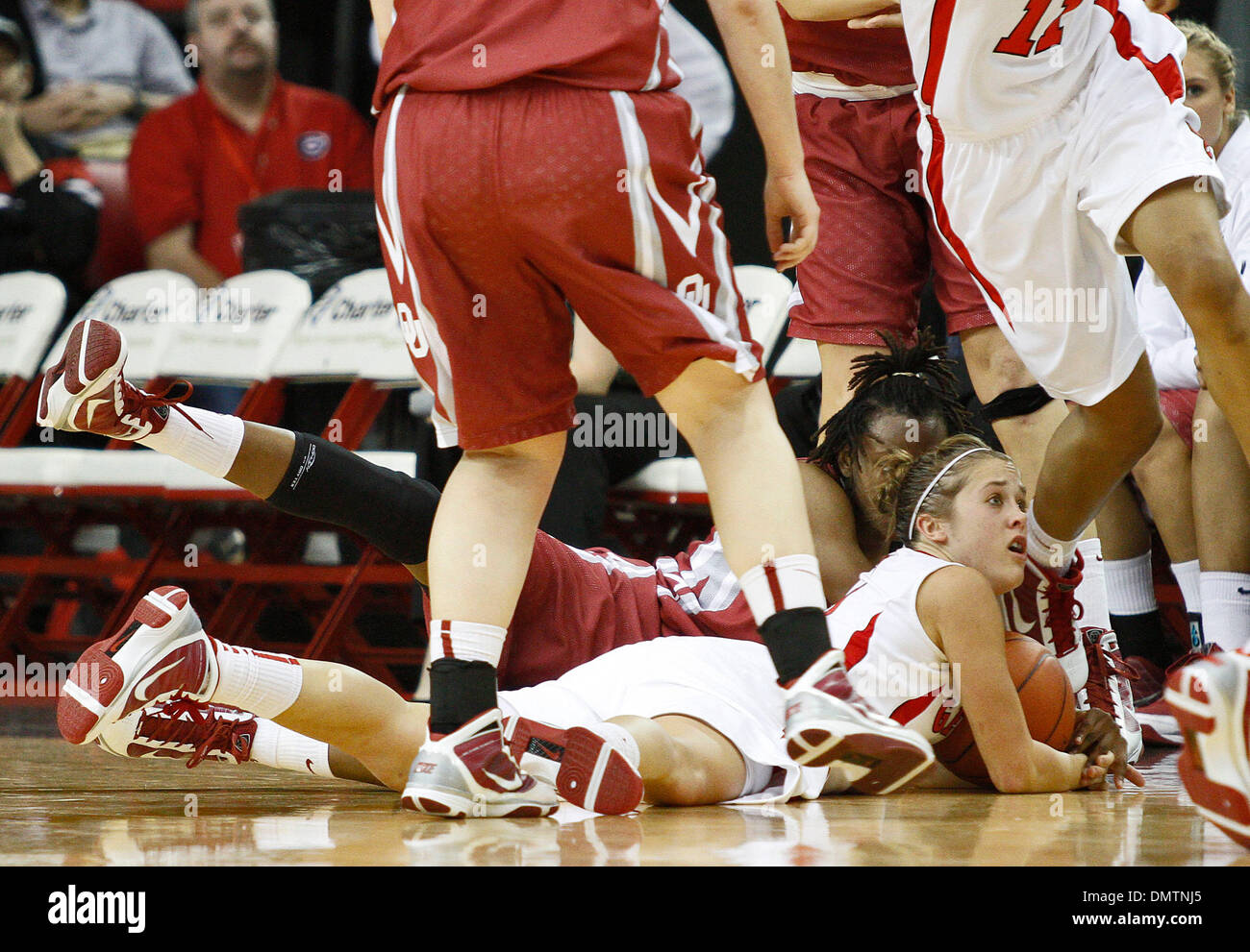 Georgia guard Ashley Houts (1) looks for a call after diving on the ...