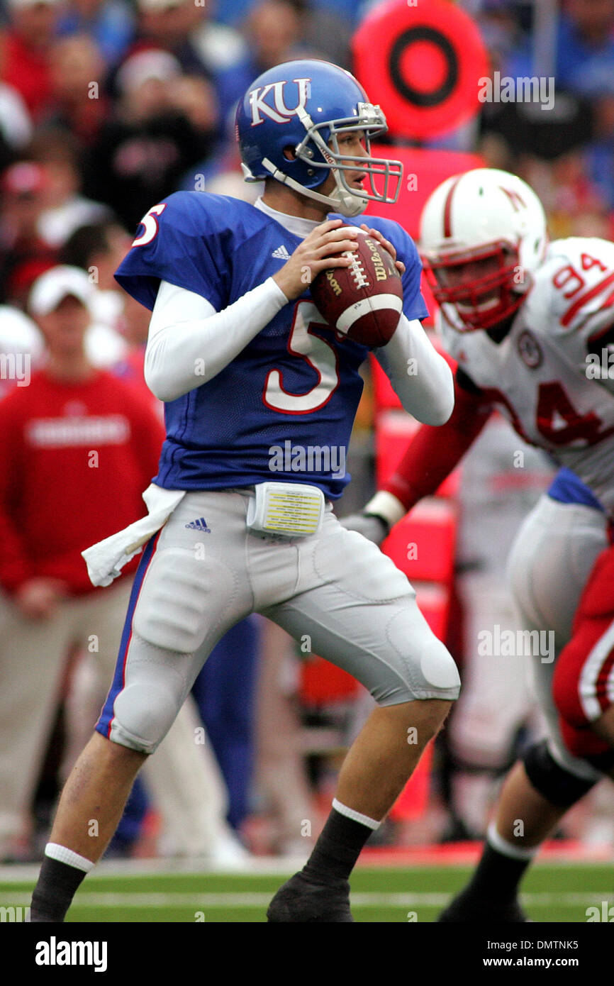 Quarterback todd reesing looks pass hi-res stock photography and images ...