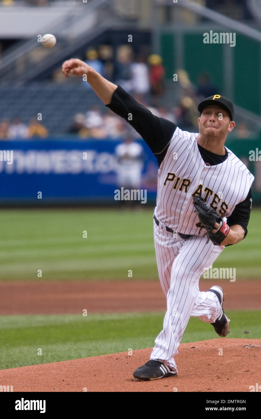 23 August 2009: Pirates starting pitcher Kevin Hart (25) delivers a ...