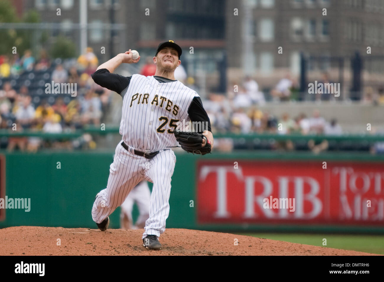 23 August 2009: Pirates starting pitcher Kevin Hart (25) delivers a ...