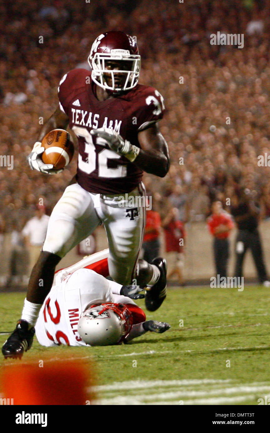 Cyrus Gray (#32) of the Texas A&M University Aggies runs open towards ...