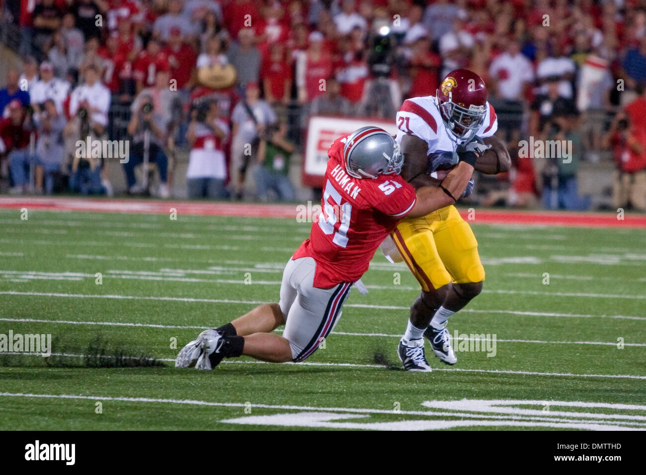 12 September 2009: Ohio State Buckeyes linebacker Ross Homan (51 ...