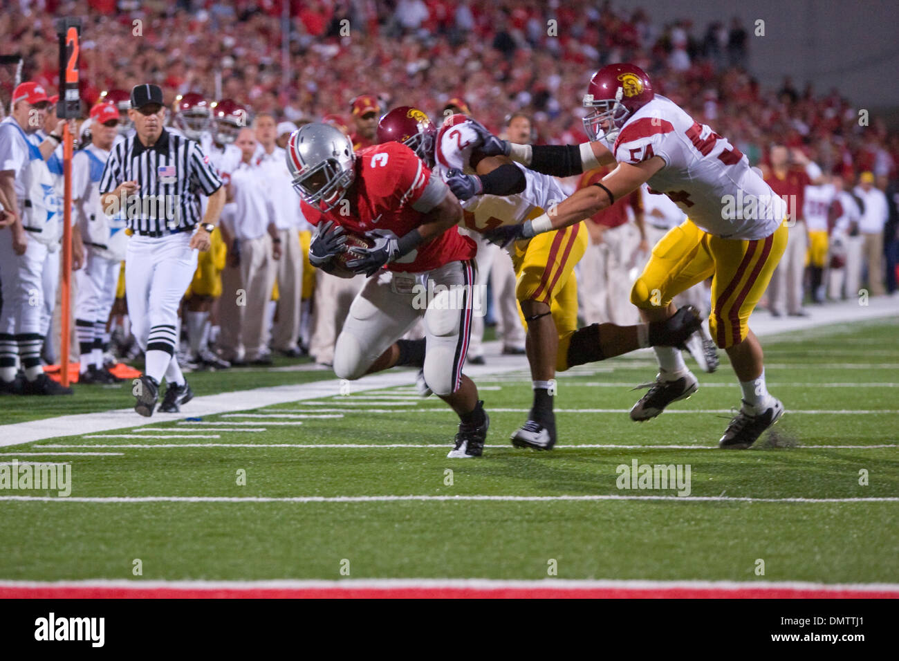 12 September 2009: Ohio State Buckeyes Brandon Saine (3) is tackled ...