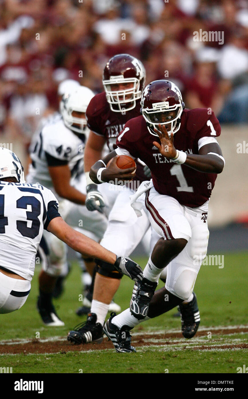 Jerrod Johnson (#1) of the Texas A&M University Aggies evades a tackle ...