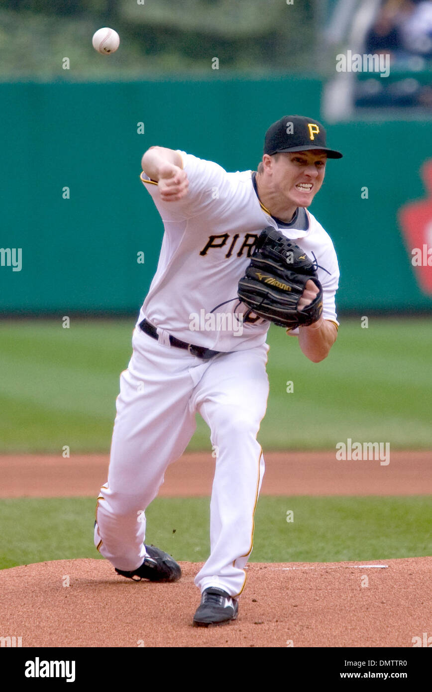 27 September 2009: Pirates starting pitcher Daniel McCutchen (62 ...