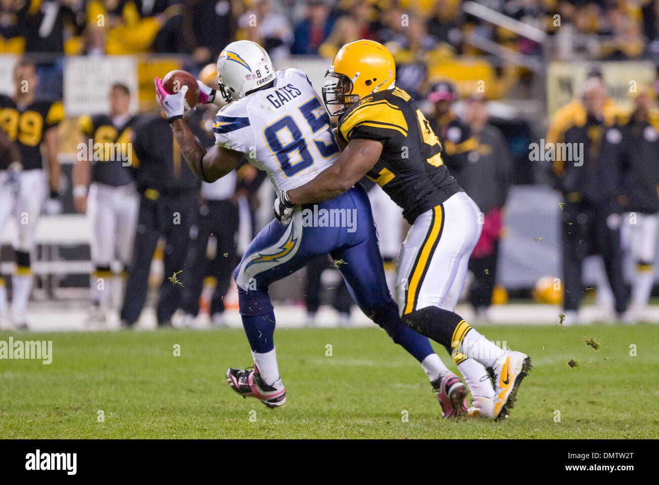 Pittsburgh steelers linebacker james harrison hi-res stock photography ...
