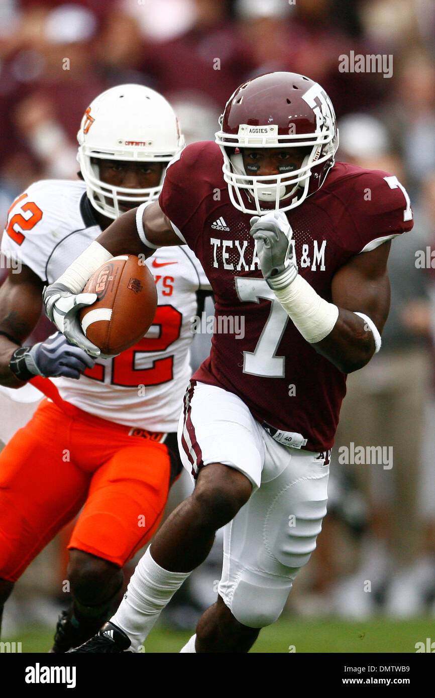 Uzoma Nwachukwu (#7) of the Texas A&M University Aggies on a touchdown ...