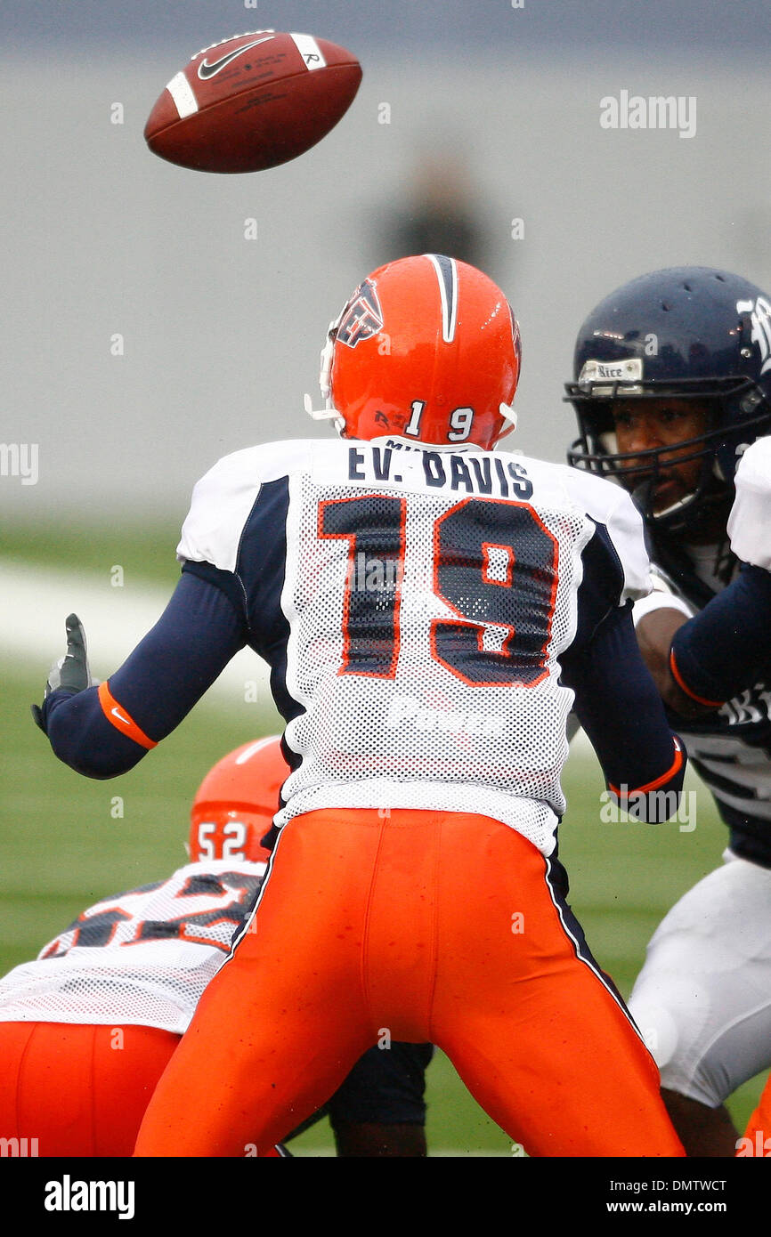 University of texas el paso miners hi-res stock photography and images ...