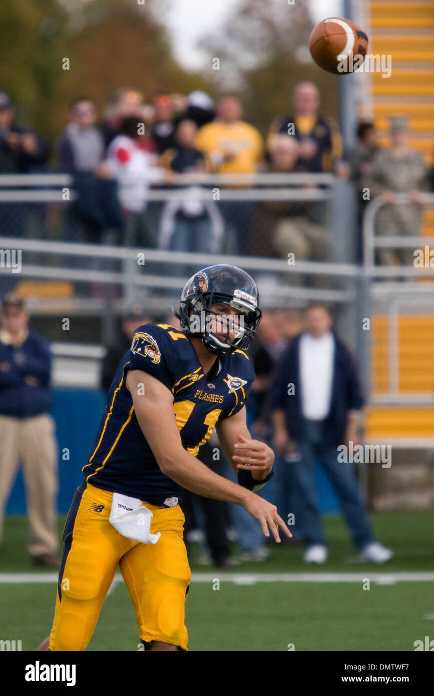 10 October 2009: Kent State Golden Flashes quarterback Spencer Keith ...