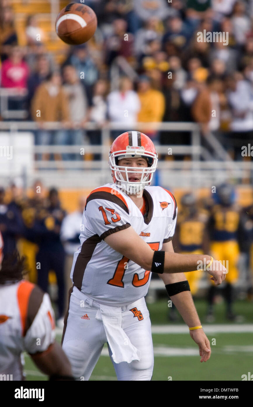 10 October 2009: Bowling Green Falcons quarterback Tyler Sheehan (13 ...