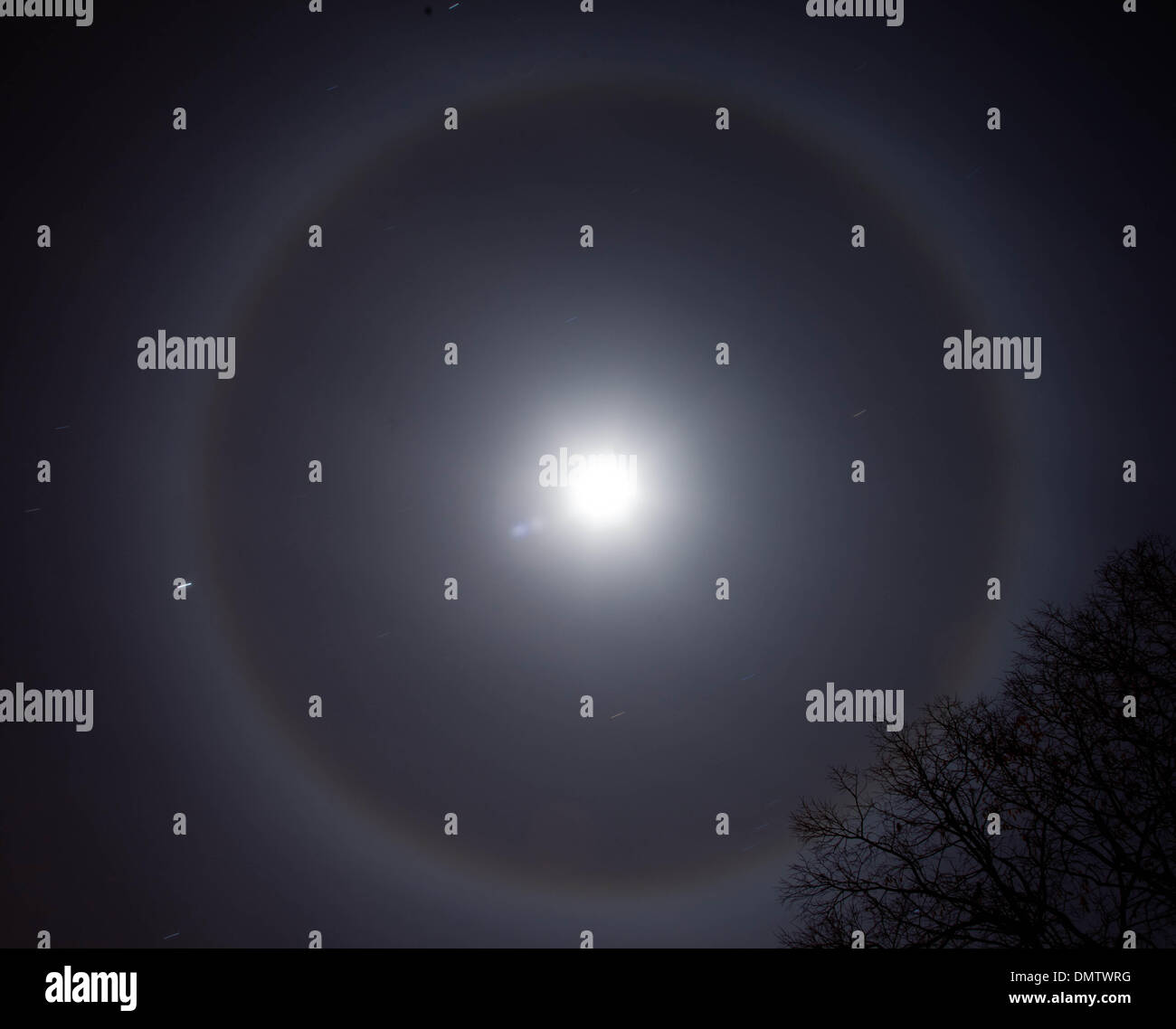 Moon halo hi-res stock photography and images - Alamy