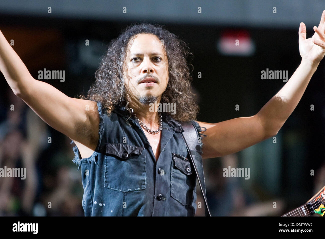Kirk hammett guitarist metallica performs hi-res stock photography and ...
