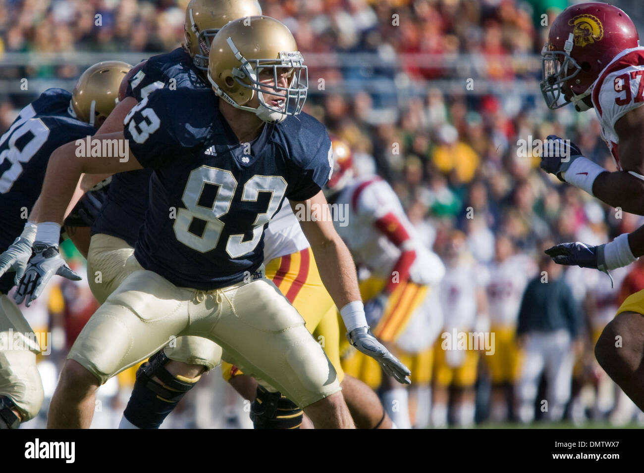 17 October 2009: Notre Dame Fighting Irish tight end Mike Ragone (83 ...