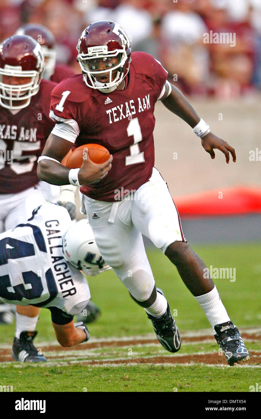 Jerrod Johnson (#1) of the Texas A&M University Aggies breaks the line ...