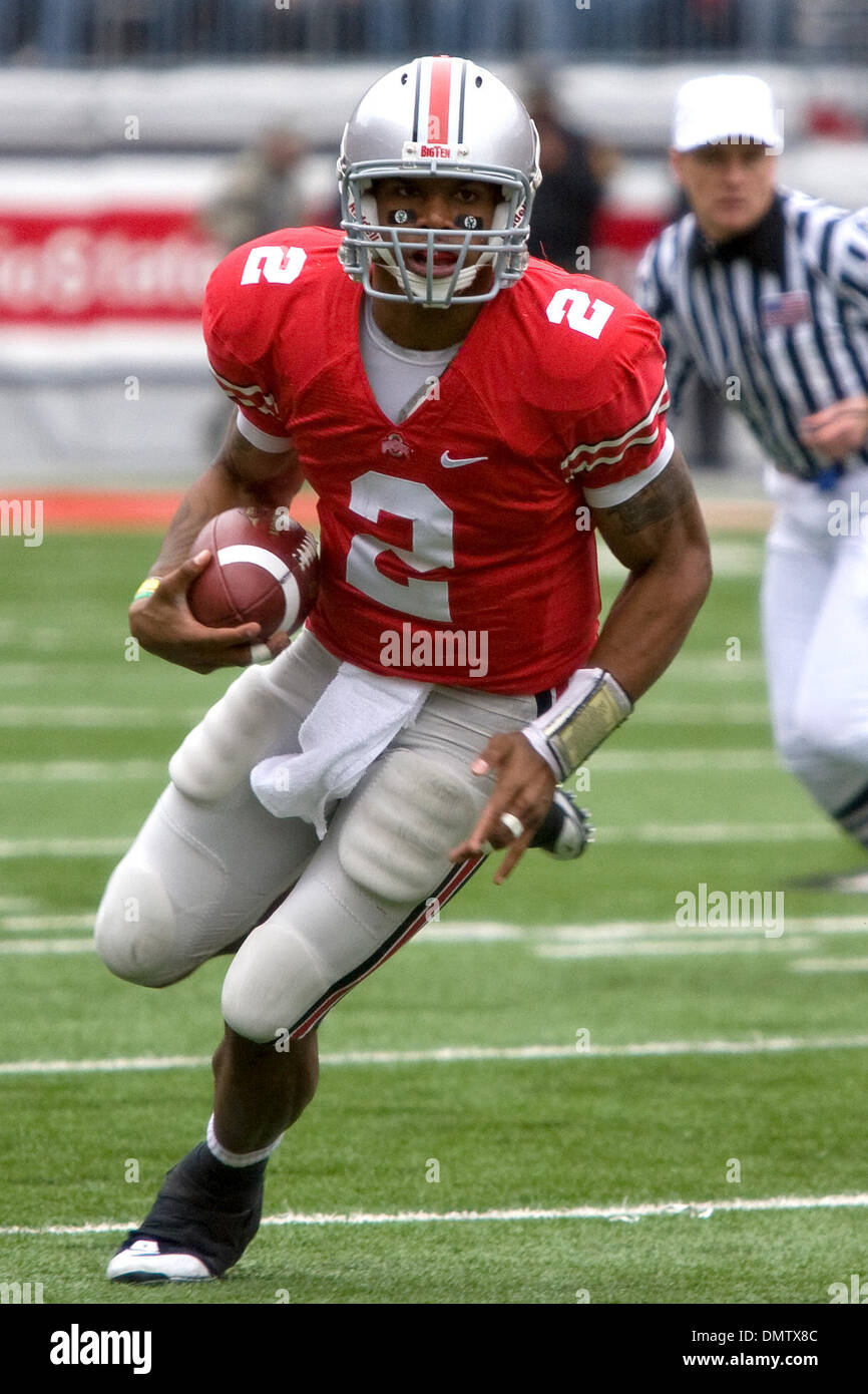 24 October 2009: Ohio State Buckeyes quarterback Terrelle Pryor (2 ...