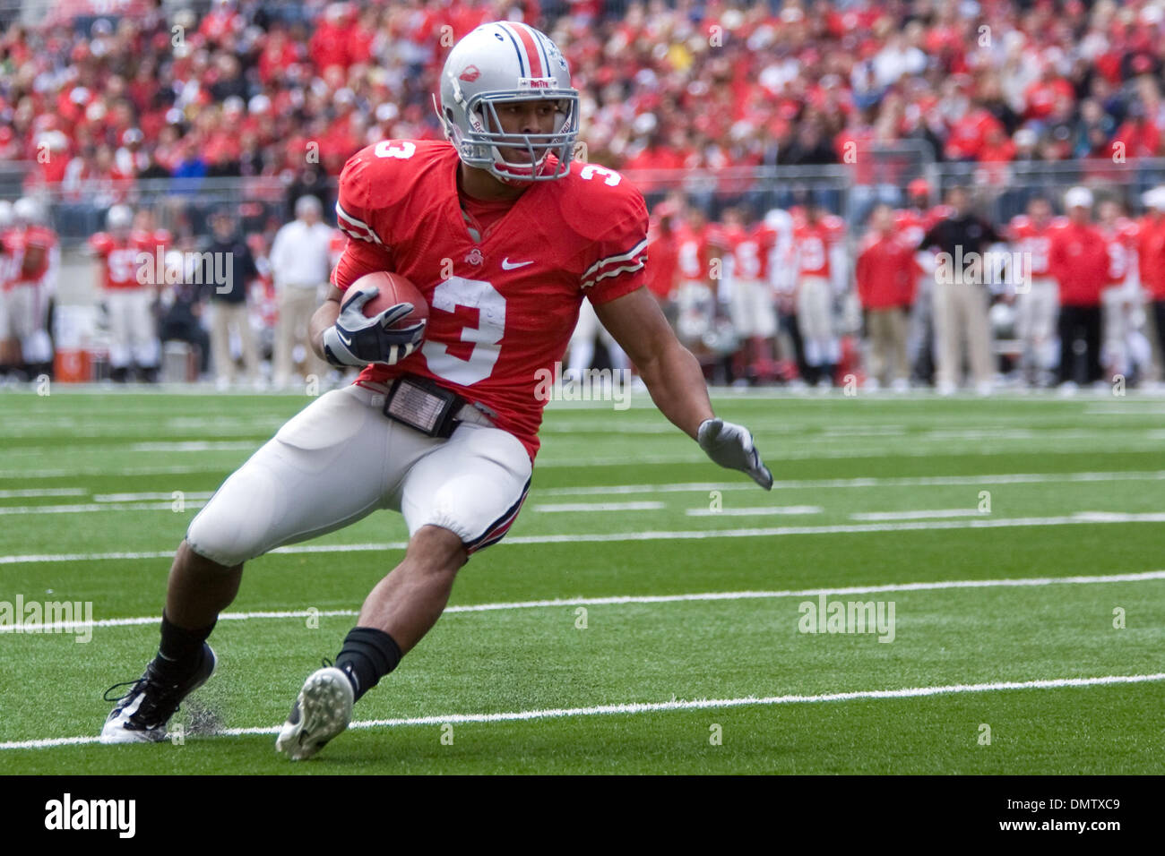 31 October 2009: Ohio State Buckeyes running back Brandon Saine (3 ...