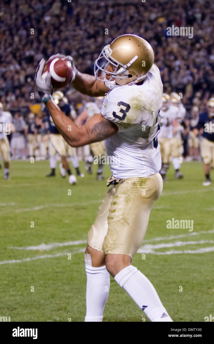Ncaa sideline catch hi-res stock photography and images - Alamy