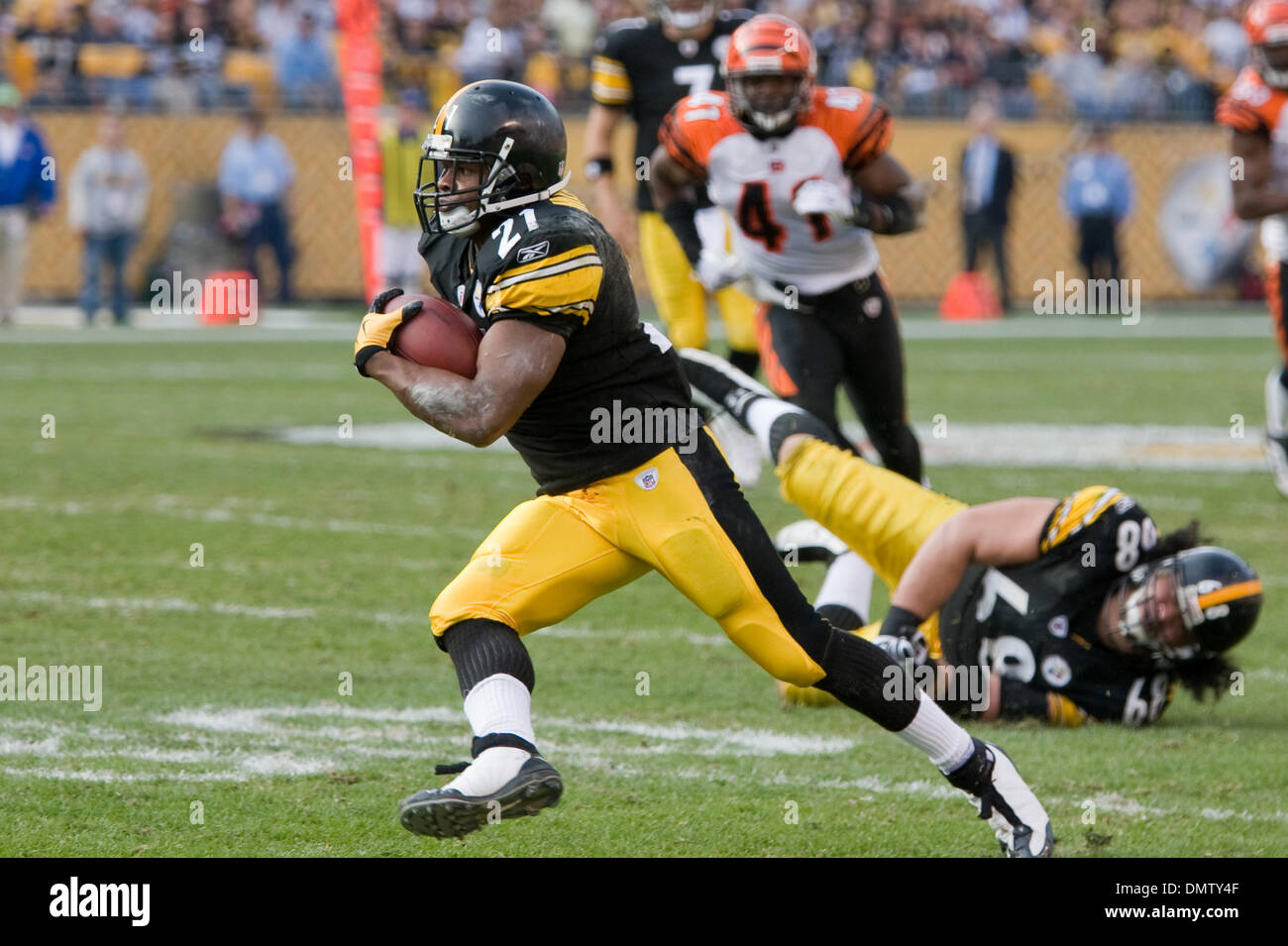 Mewelde moore hi-res stock photography and images - Alamy