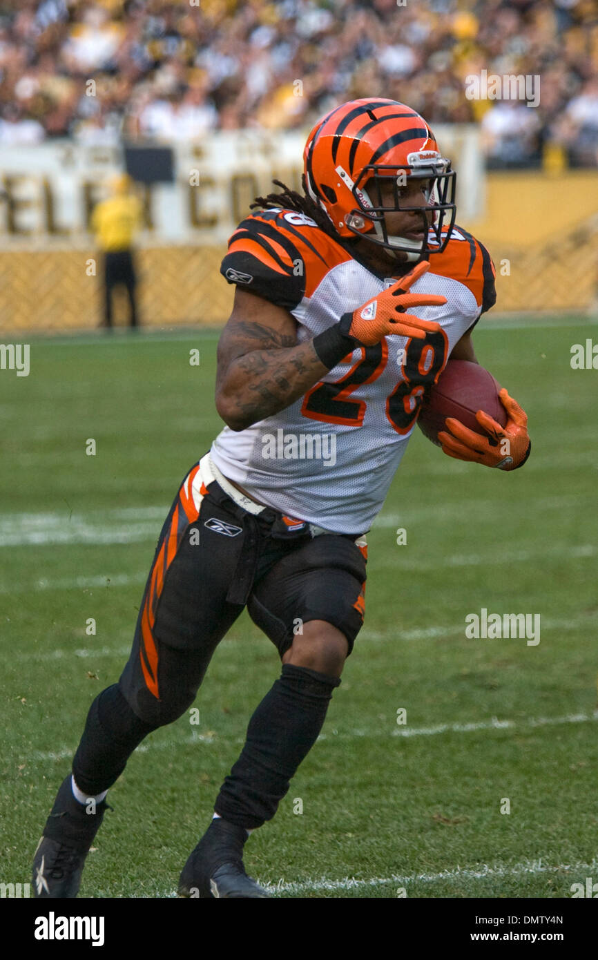 Cincinnati bengals bernard scott 28 hi-res stock photography and images ...