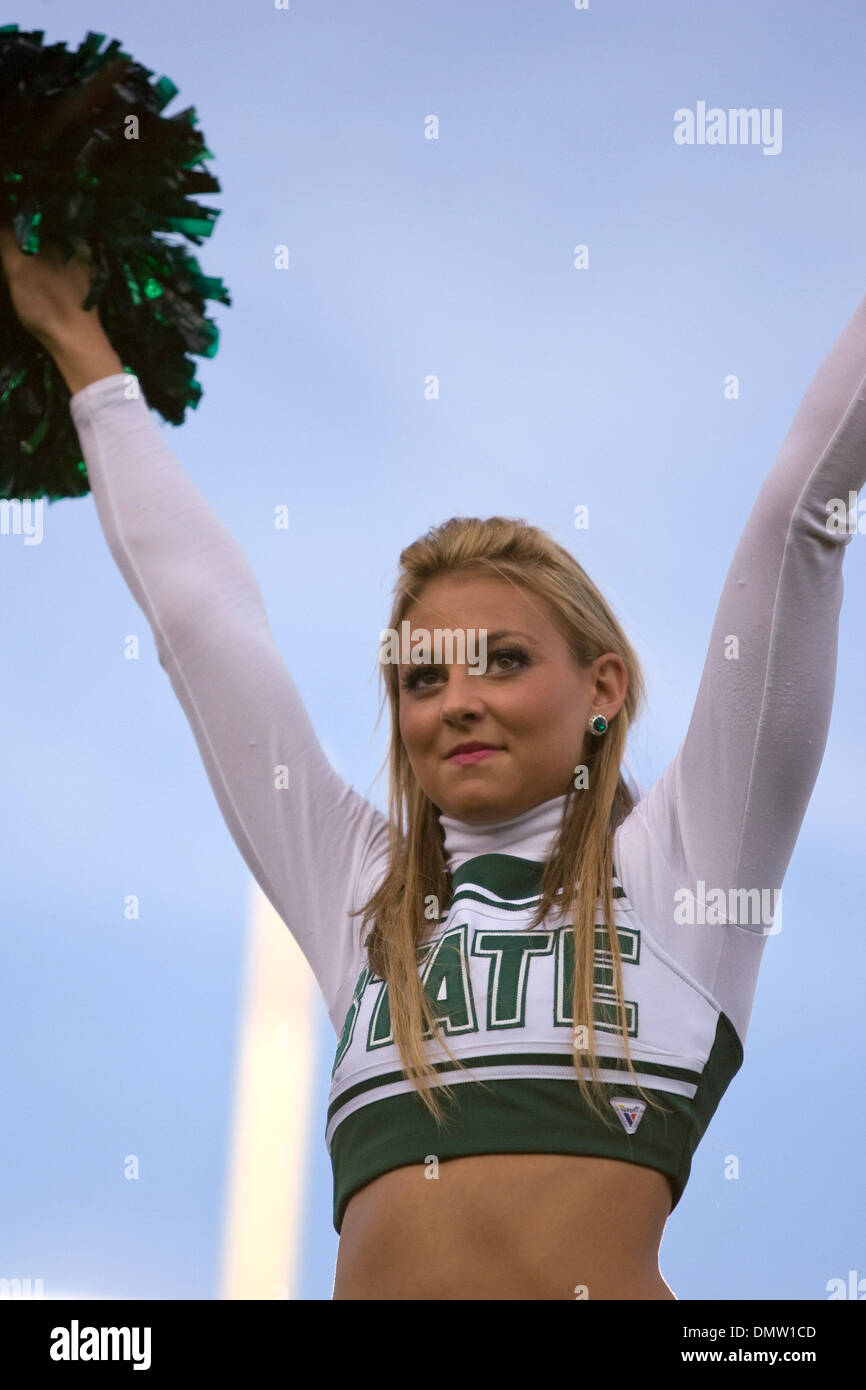 Michigan state spartans cheerleader hi-res stock photography and images ...