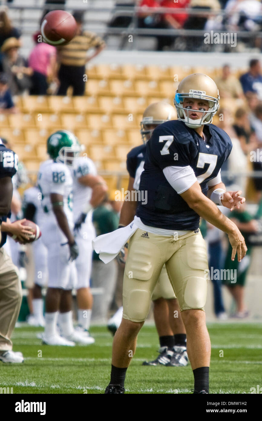 19 September 2009: Notre Dame quarterback Jimmy Clausen (7) warms up ...