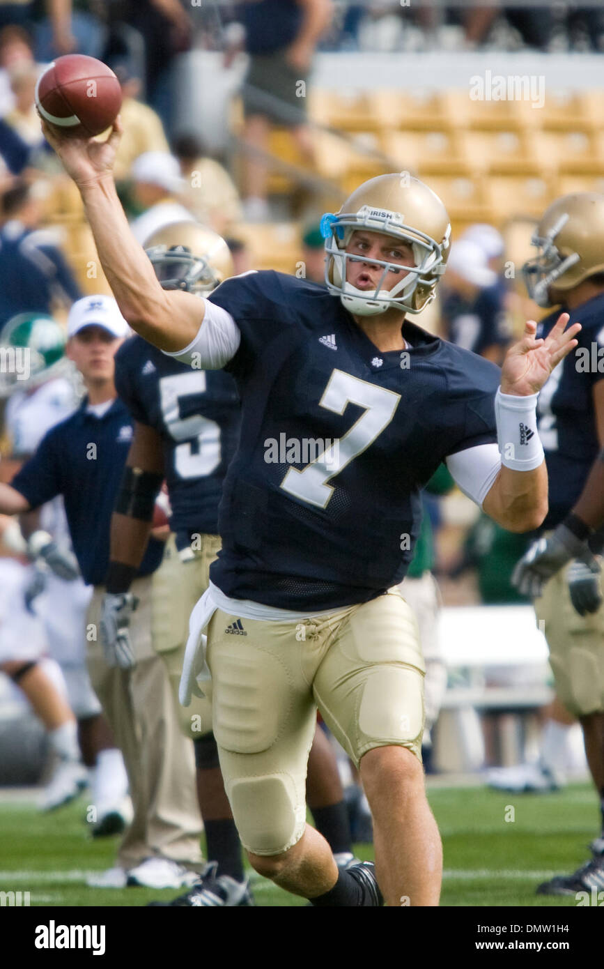 19 September 2009: Notre Dame quarterback Jimmy Clausen (7) warms up ...