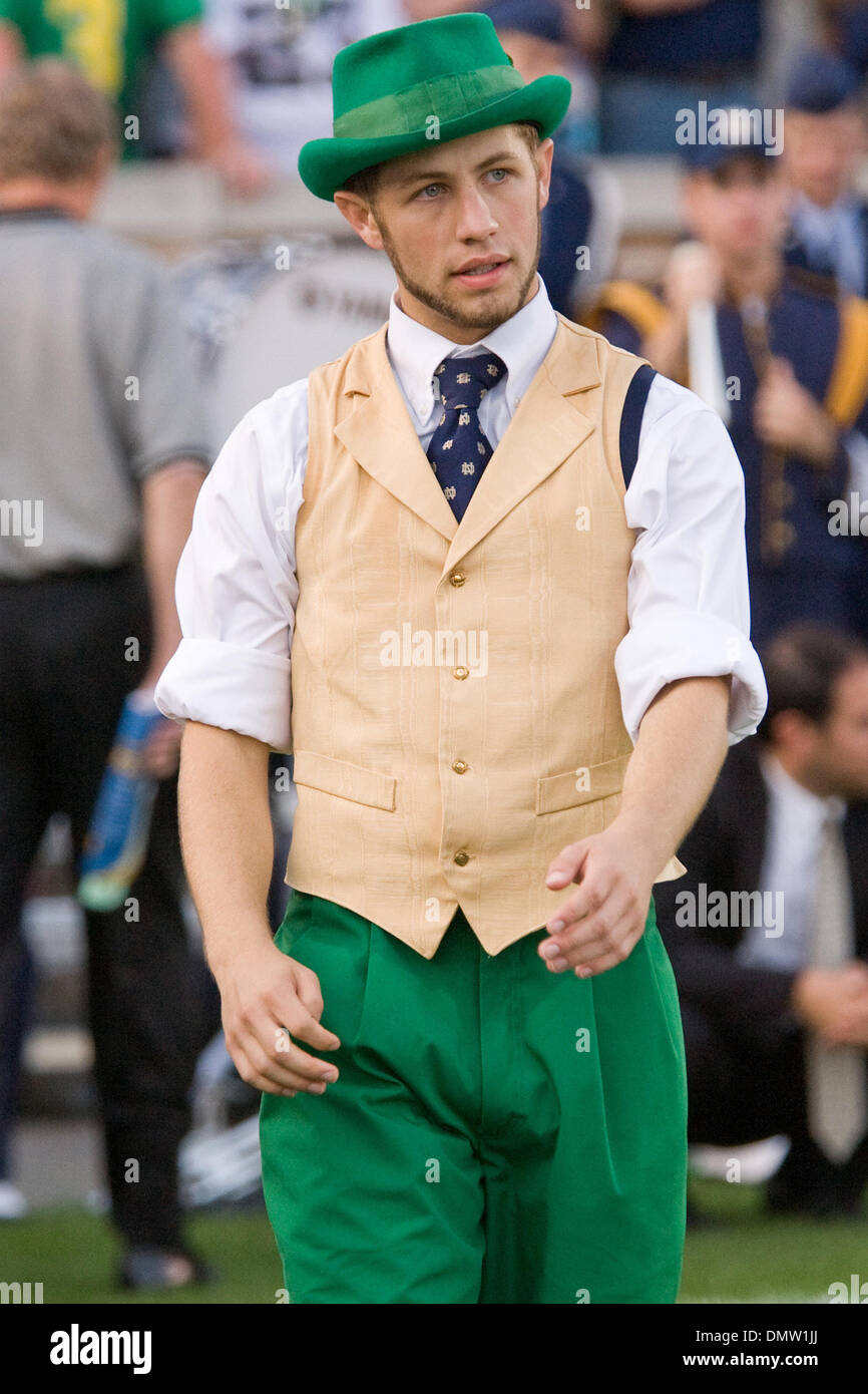 Notre dame fighting irish mascot hi-res stock photography and images ...