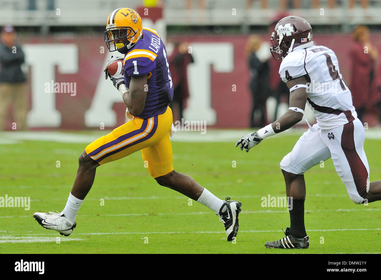 LSU receiver Brandon LaFell (1) catches a pass during the first quarter ...