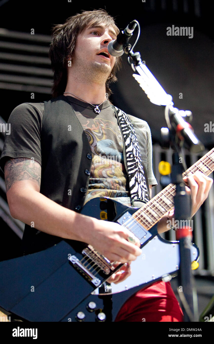 Nick Wheeler singing and playing the bass during the Blink 182 with ...